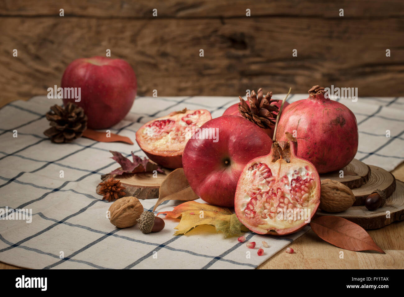 Frutti autunnali immagini e fotografie stock ad alta risoluzione - Alamy