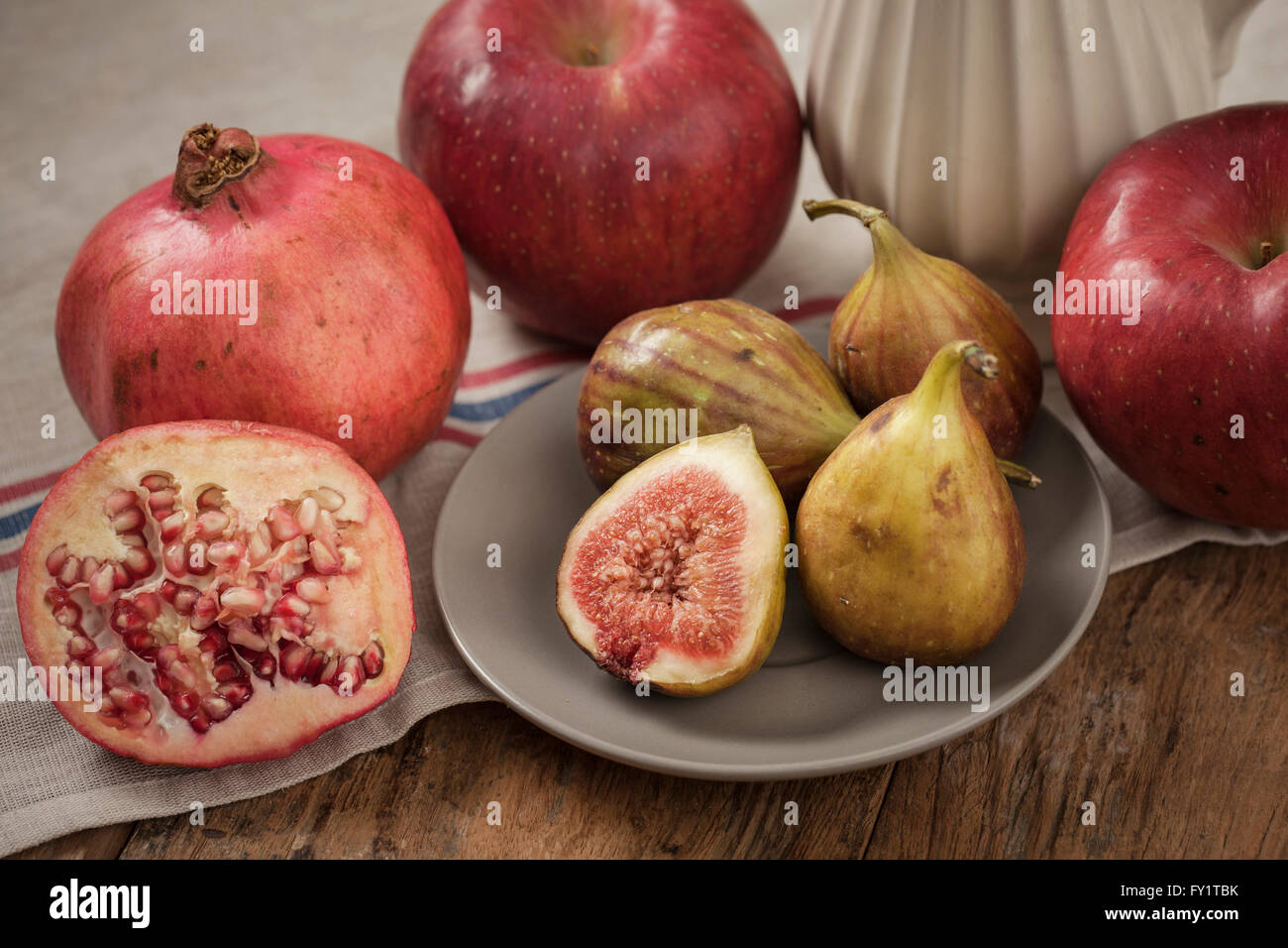 Frutti autunnali immagini e fotografie stock ad alta risoluzione - Alamy