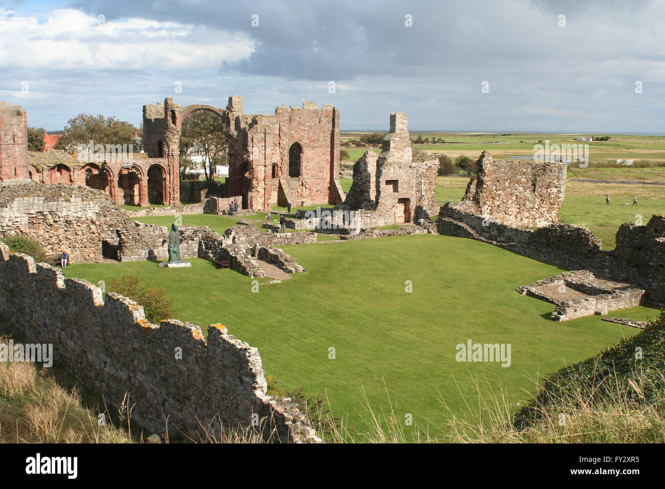 Lindisfarne monastery immagini e fotografie stock ad alta risoluzione ...