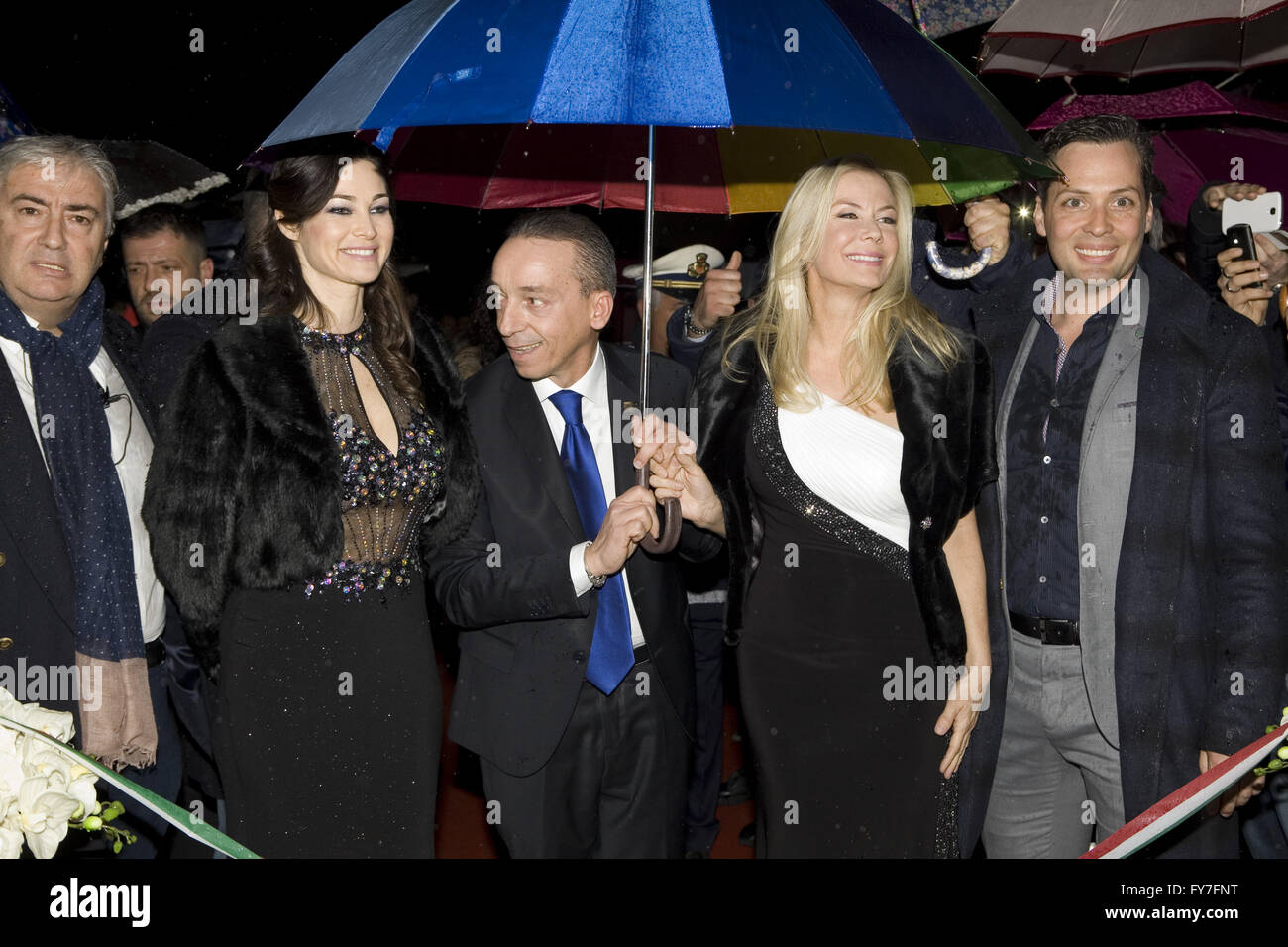 Caption locale *** Teverola (CE) Inaugurazione di uno show room dell ...