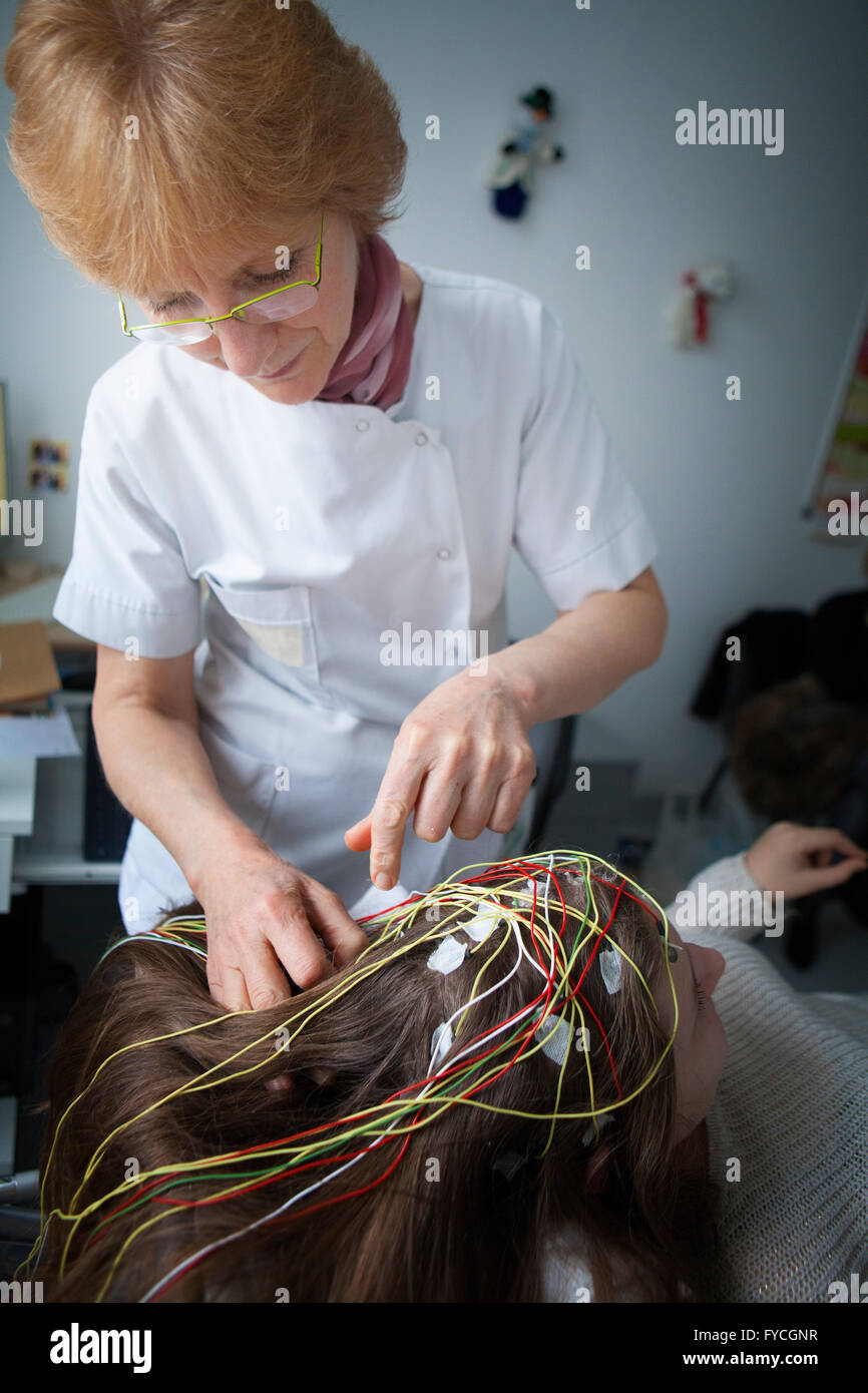 Eeg girl immagini e fotografie stock ad alta risoluzione - Alamy
