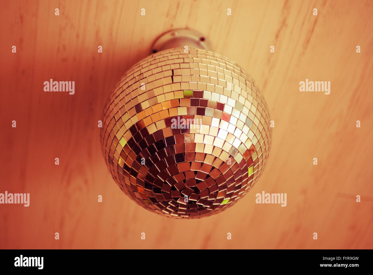 Palla da discoteca colorata immagini e fotografie stock ad alta ...