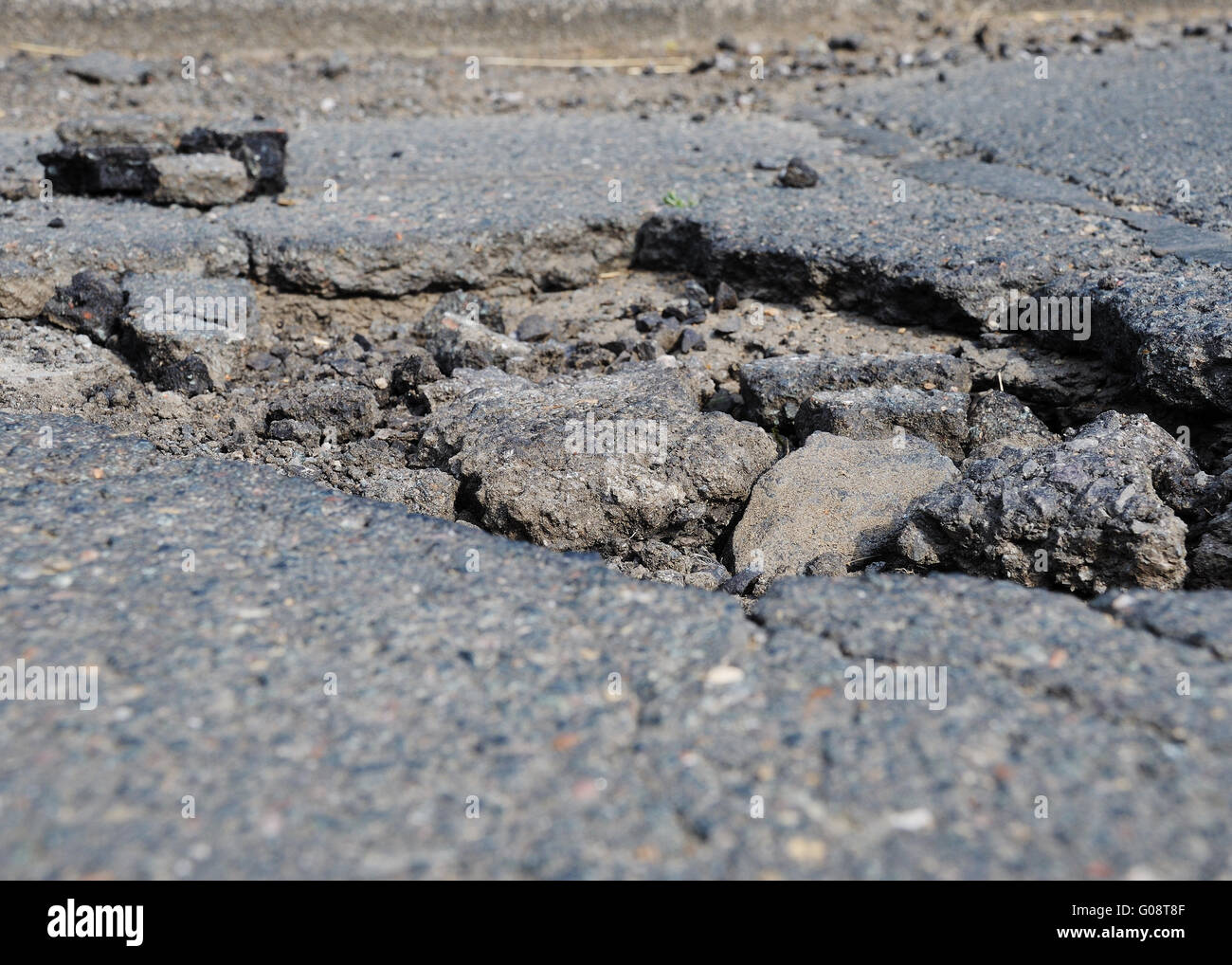 Buca della strada immagini e fotografie stock ad alta risoluzione - Alamy