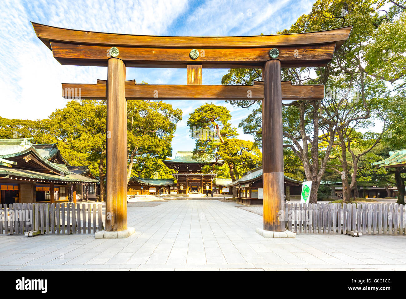 Portone del santuario di meiji immagini e fotografie stock ad alta ...