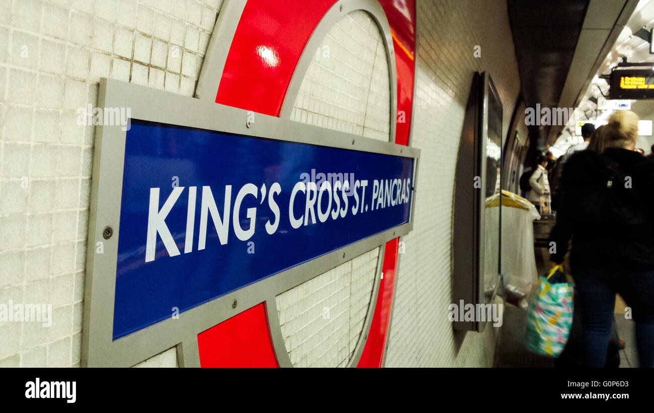 Kings cross underground station platform immagini e fotografie stock ad ...