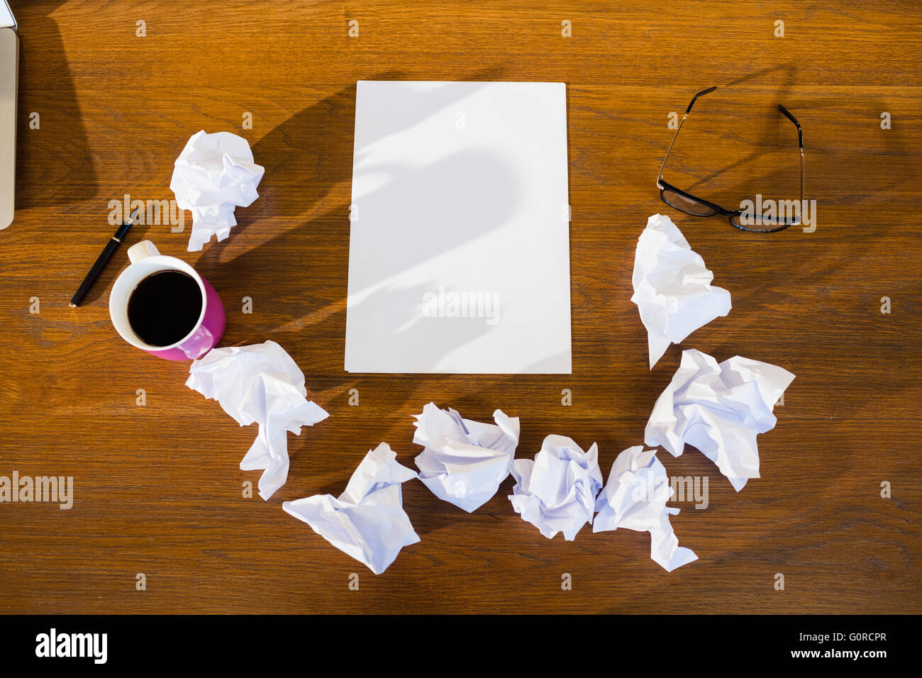 Foglio di carta desk immagini e fotografie stock ad alta risoluzione ...
