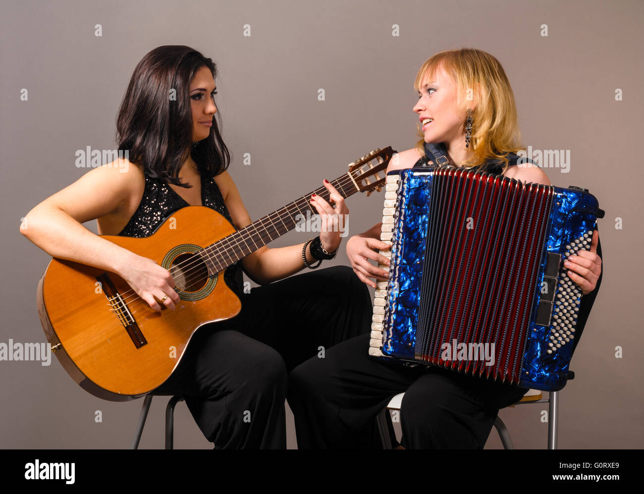 Suonatore di fisarmonica femminile immagini e fotografie stock ad alta ...