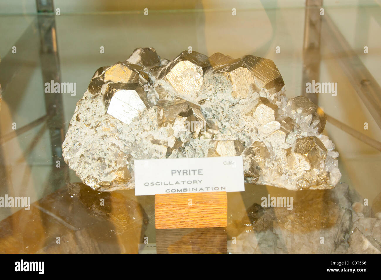 Pirite cubica immagini e fotografie stock ad alta risoluzione - Alamy