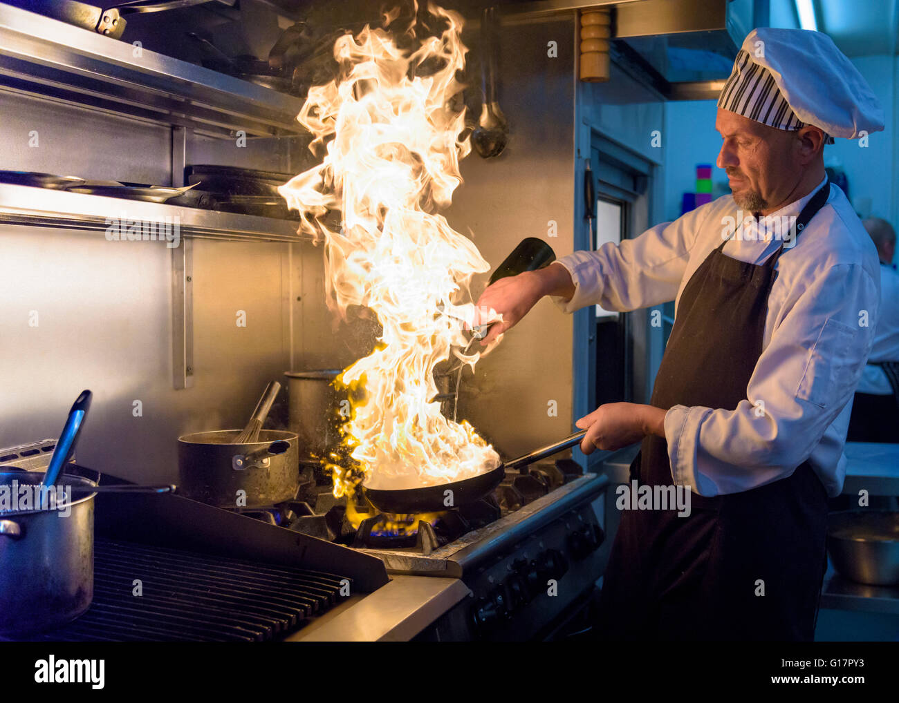 Lo chef cuoco immagini e fotografie stock ad alta risoluzione - Alamy