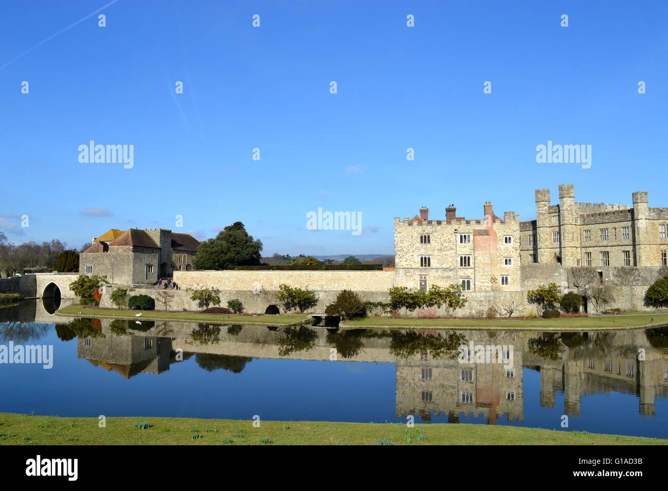 Castello con fossato immagini e fotografie stock ad alta risoluzione ...