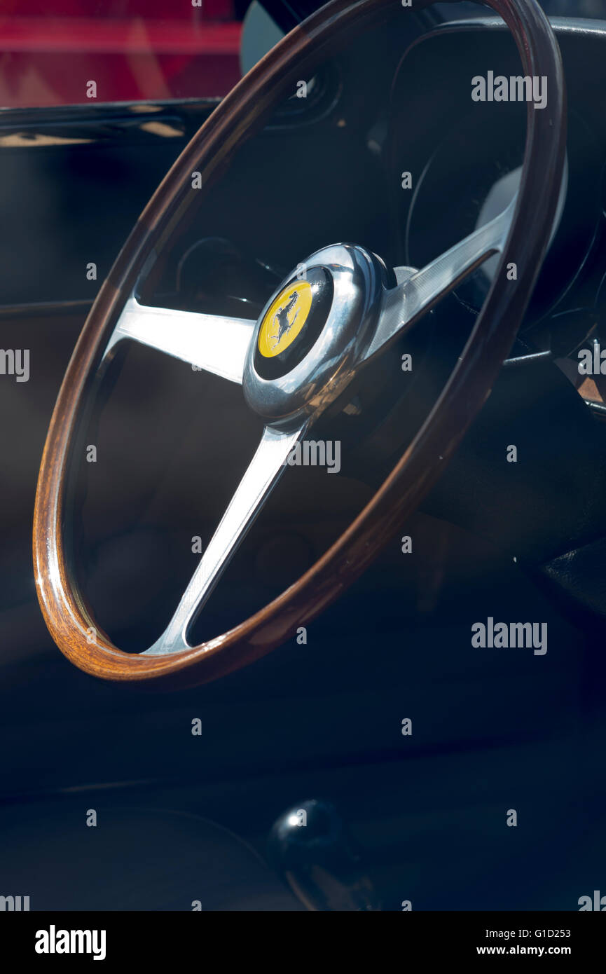 Volante ferrari immagini e fotografie stock ad alta risoluzione - Alamy