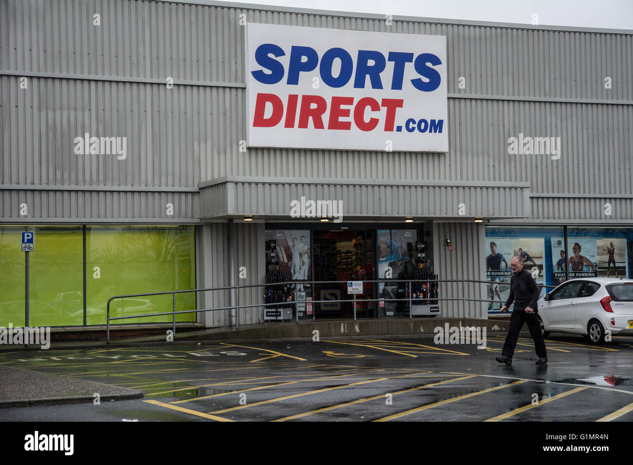 Sports direct workers immagini e fotografie stock ad alta risoluzione ...
