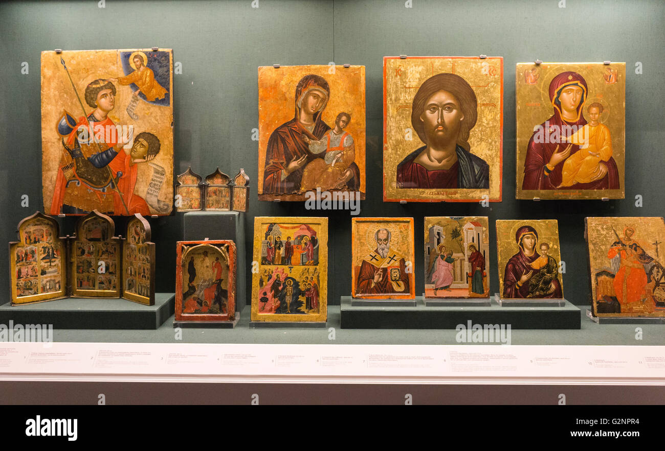 Antiche icone greche in mostra presso il Museo Benaki, Atene, Grecia ...
