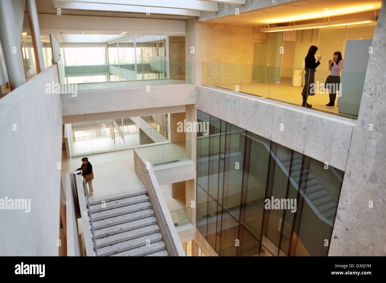 Milano (Italia), il nuovo edificio di Luigi Bocconi Università Commerciale in Roentgen street ...
