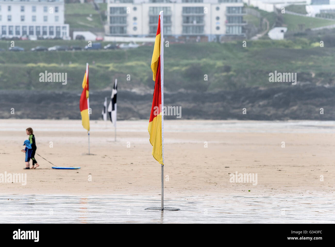 Rnli beach safety flags immagini e fotografie stock ad alta risoluzione ...