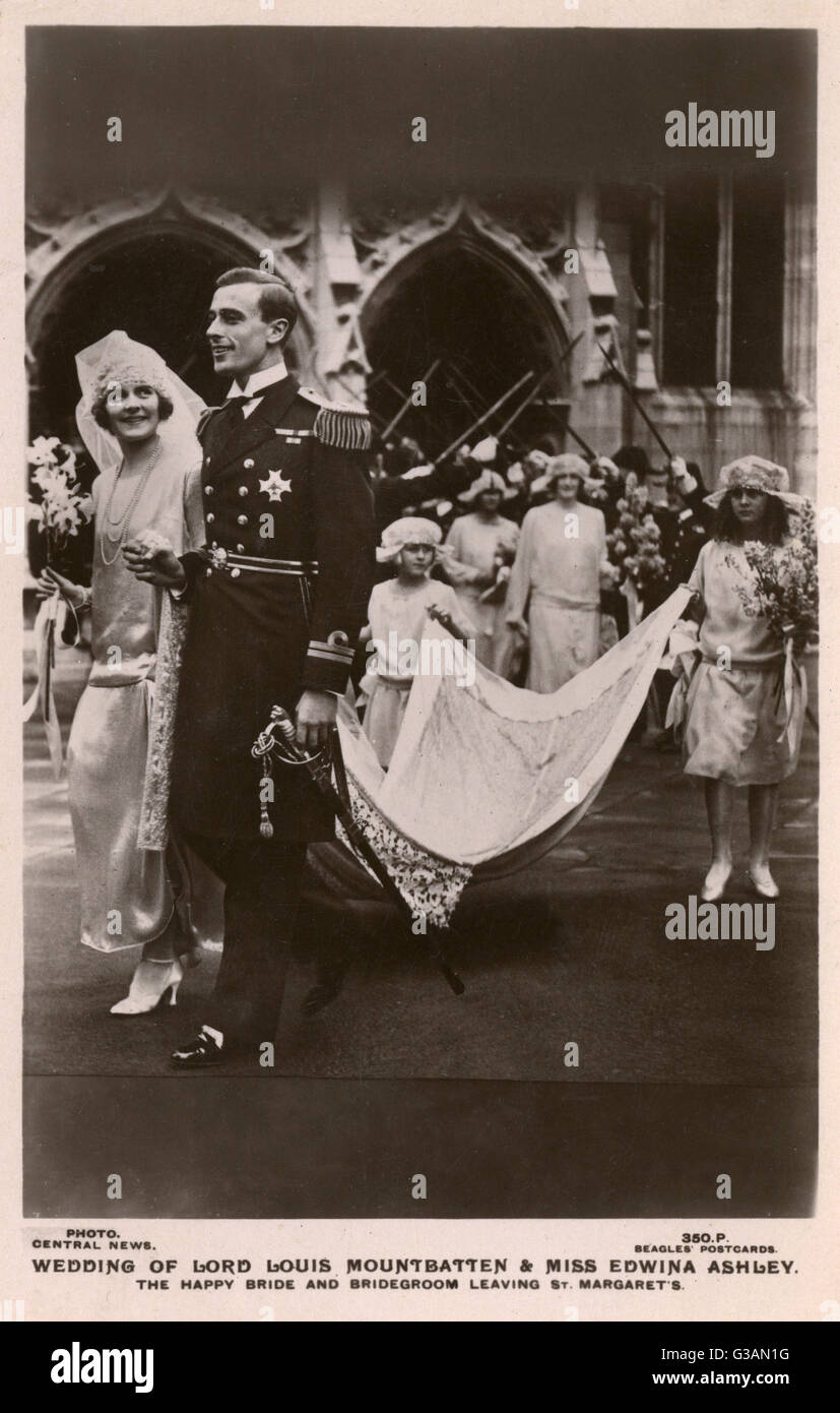 Nozze di Lord Louis Mountbatten e Miss Edwina Ashley lasciando St ...