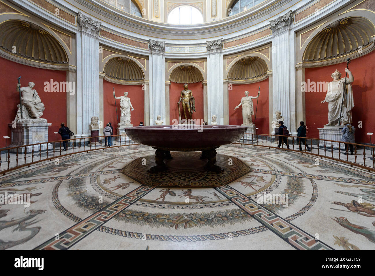 Roma. L'Italia. La sala rotonda, Museo Pio Clementino, Musei Vaticani ...