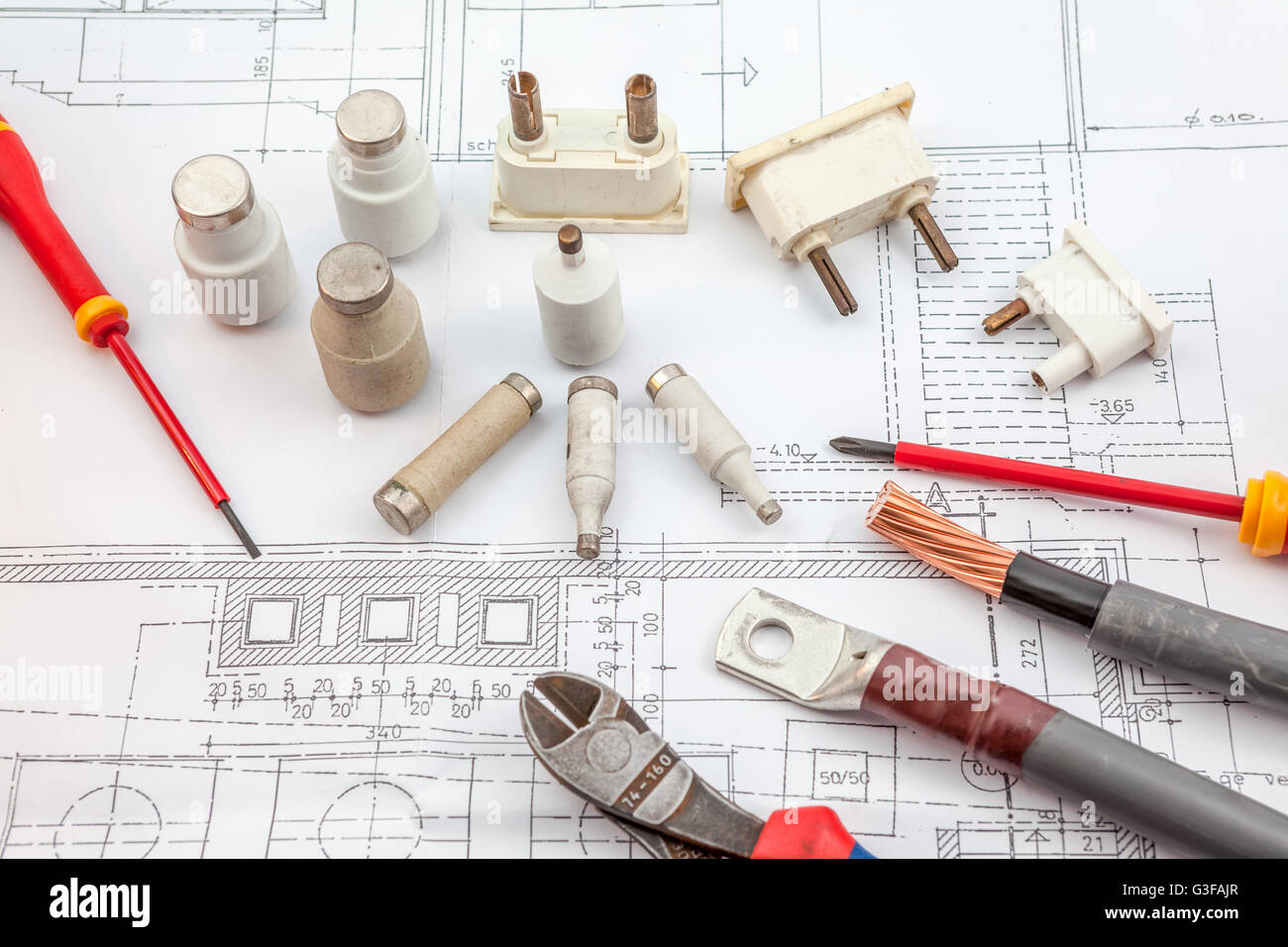 Schemi elettrici immagini e fotografie stock ad alta risoluzione - Alamy