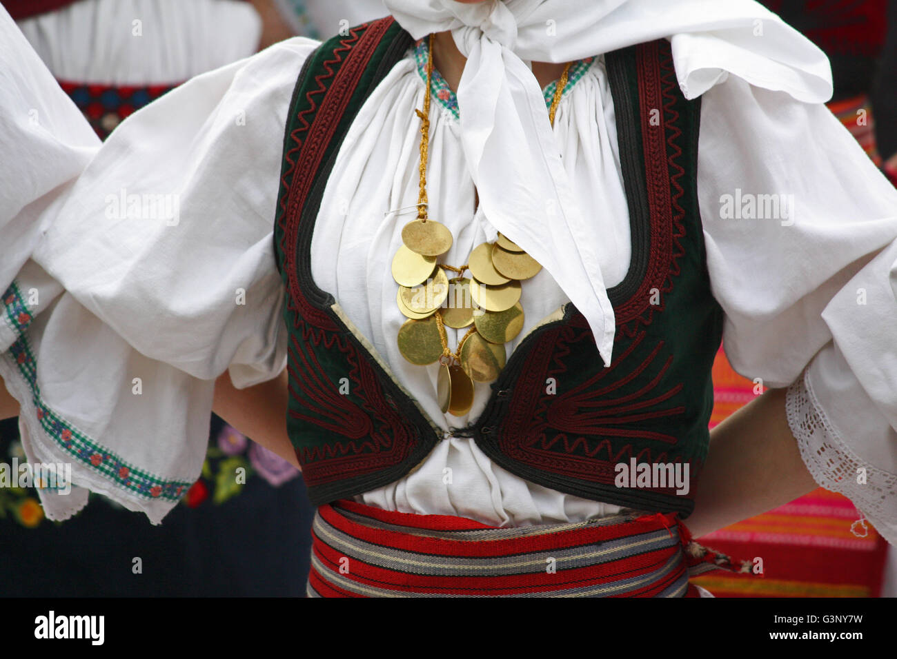 Vestito serbo tradizionale immagini e fotografie stock ad alta ...