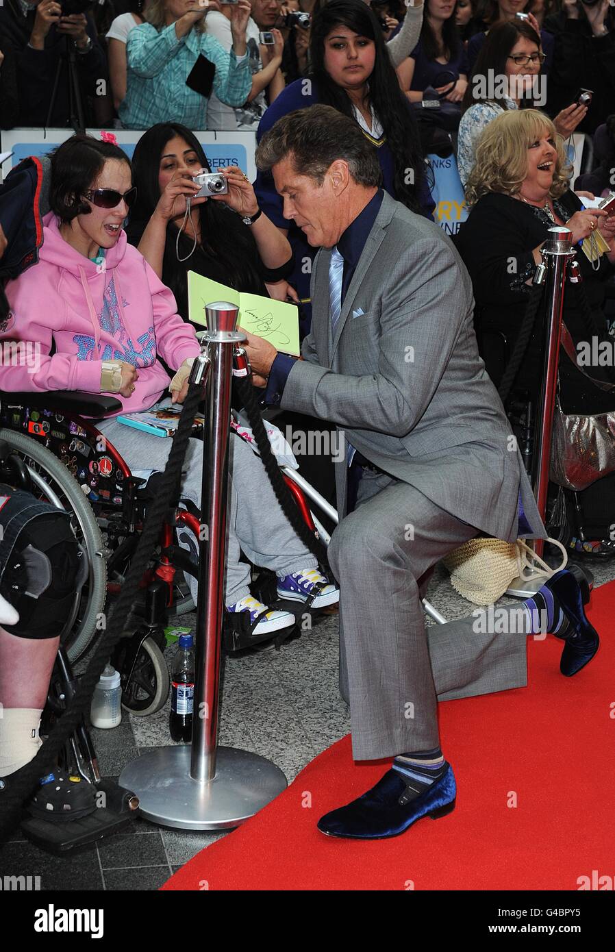 David hasselhoff si ferma con i fan a posare per le fotografie immagini ...