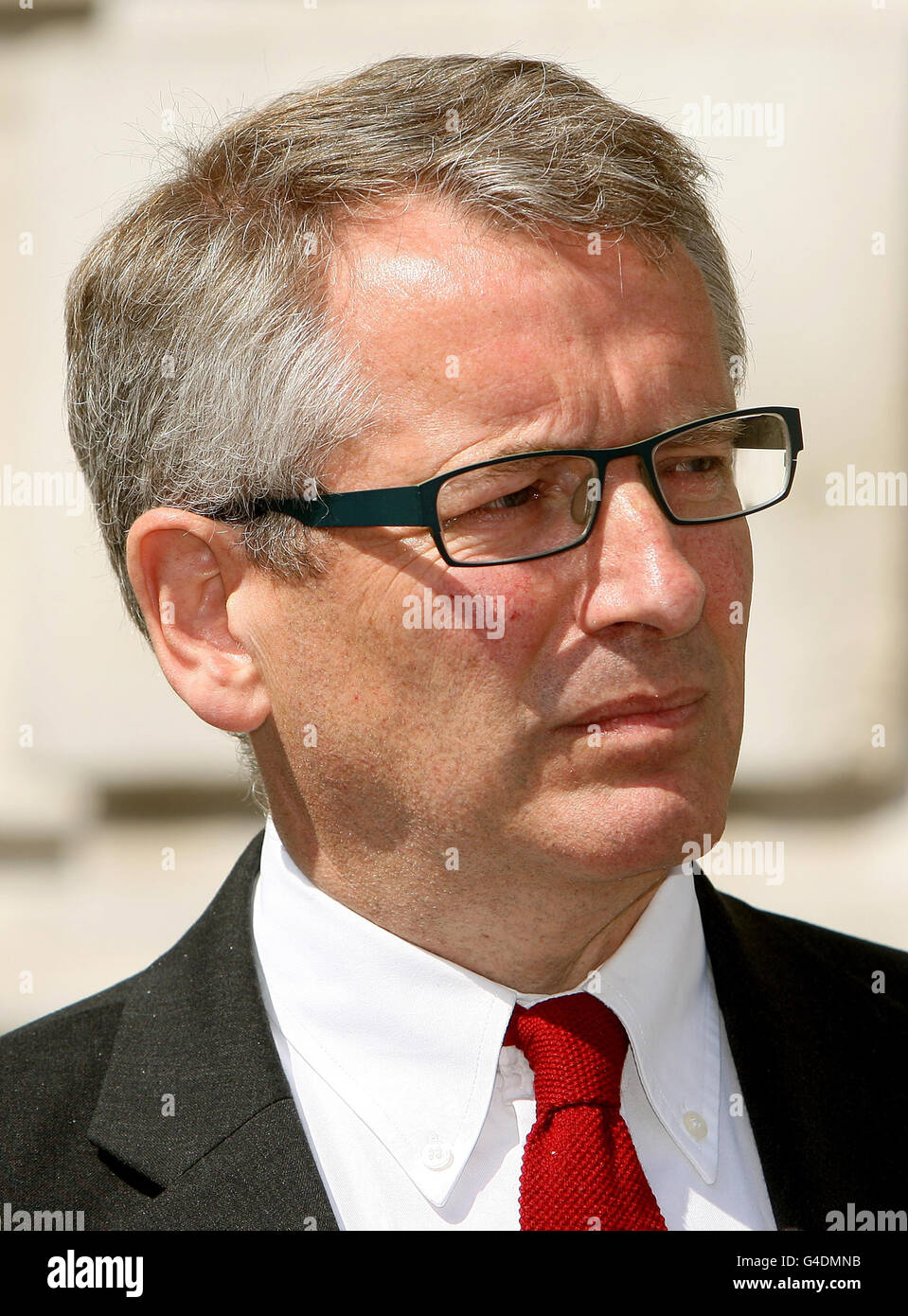 Professor brian cathcart ai media fuori dal gabinetto immagini e ...