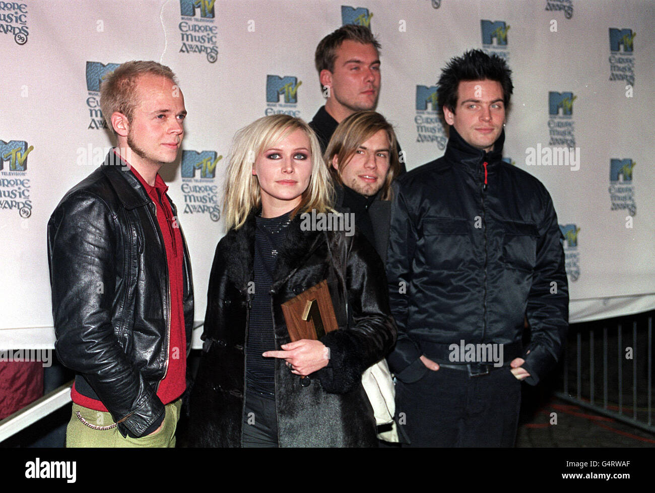 Singer of the cardigans immagini e fotografie stock ad alta risoluzione ...