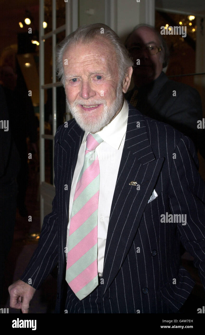 Sir john mills immagini e fotografie stock ad alta risoluzione - Alamy