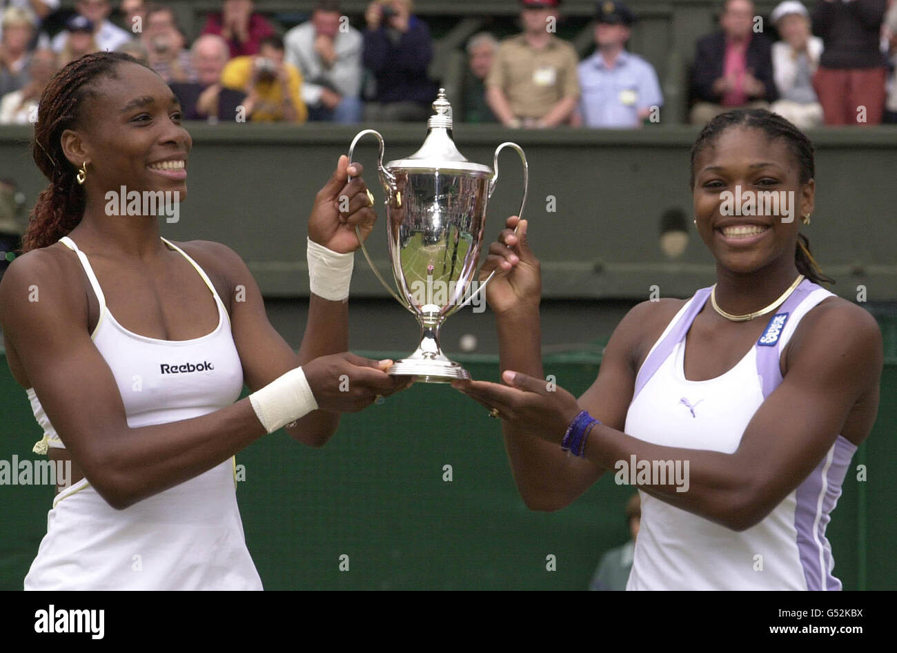 Le sorelle americane di tennis che giocano a sinistra e serena williams ...