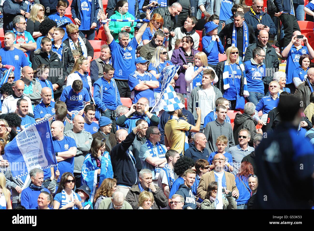 I fan dell'everton sugli spalti mostrano il loro sostegno immagini e ...
