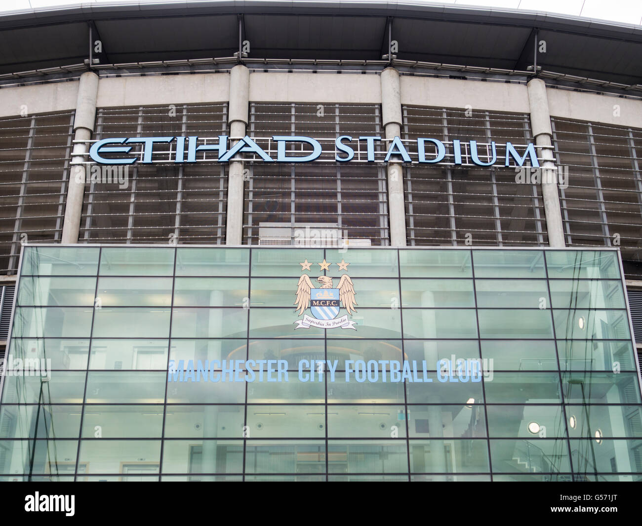 Manchester city football club logo immagini e fotografie stock ad alta ...