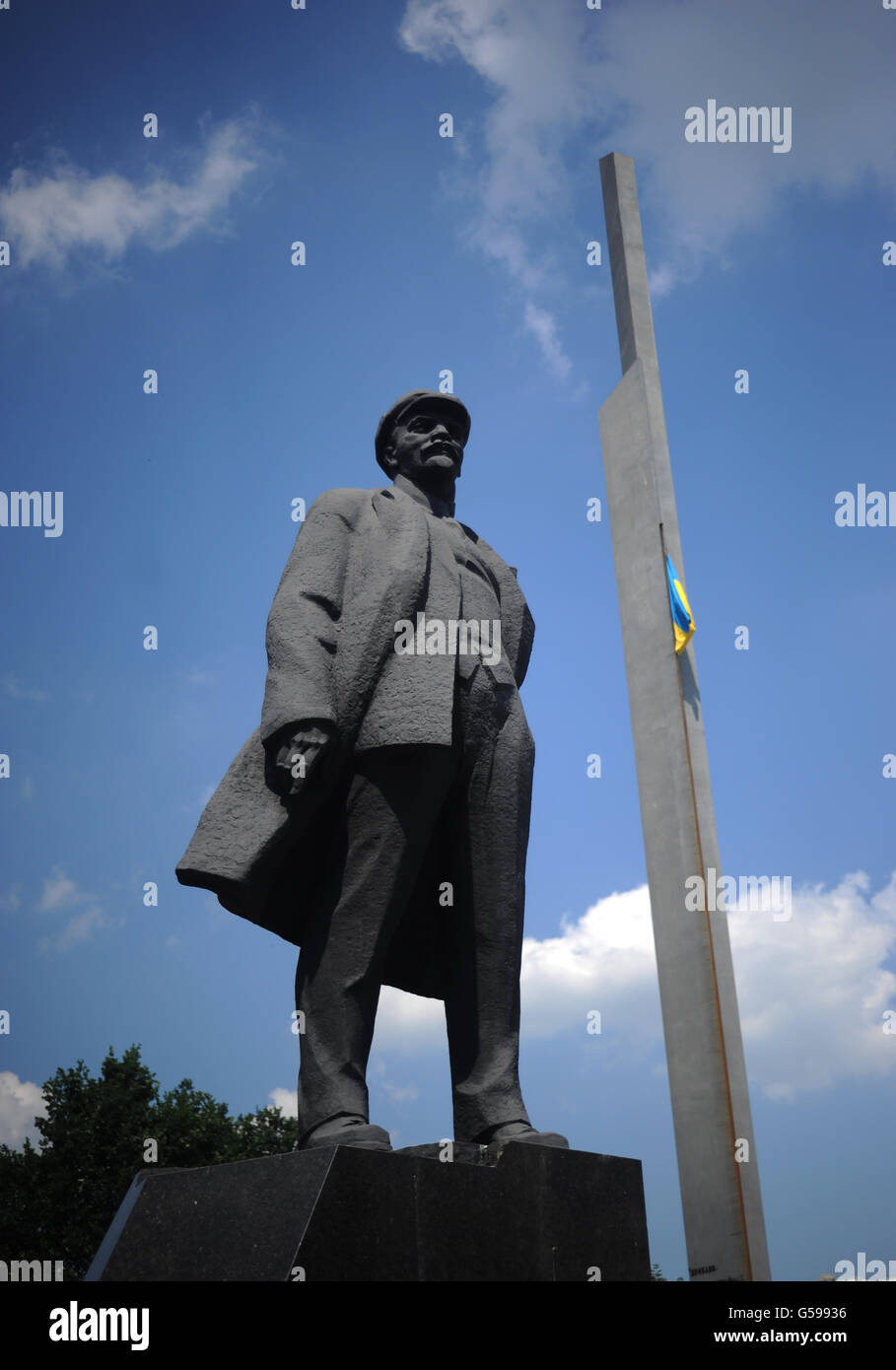 Una statua di lenin in lenin square immagini e fotografie stock ad alta ...