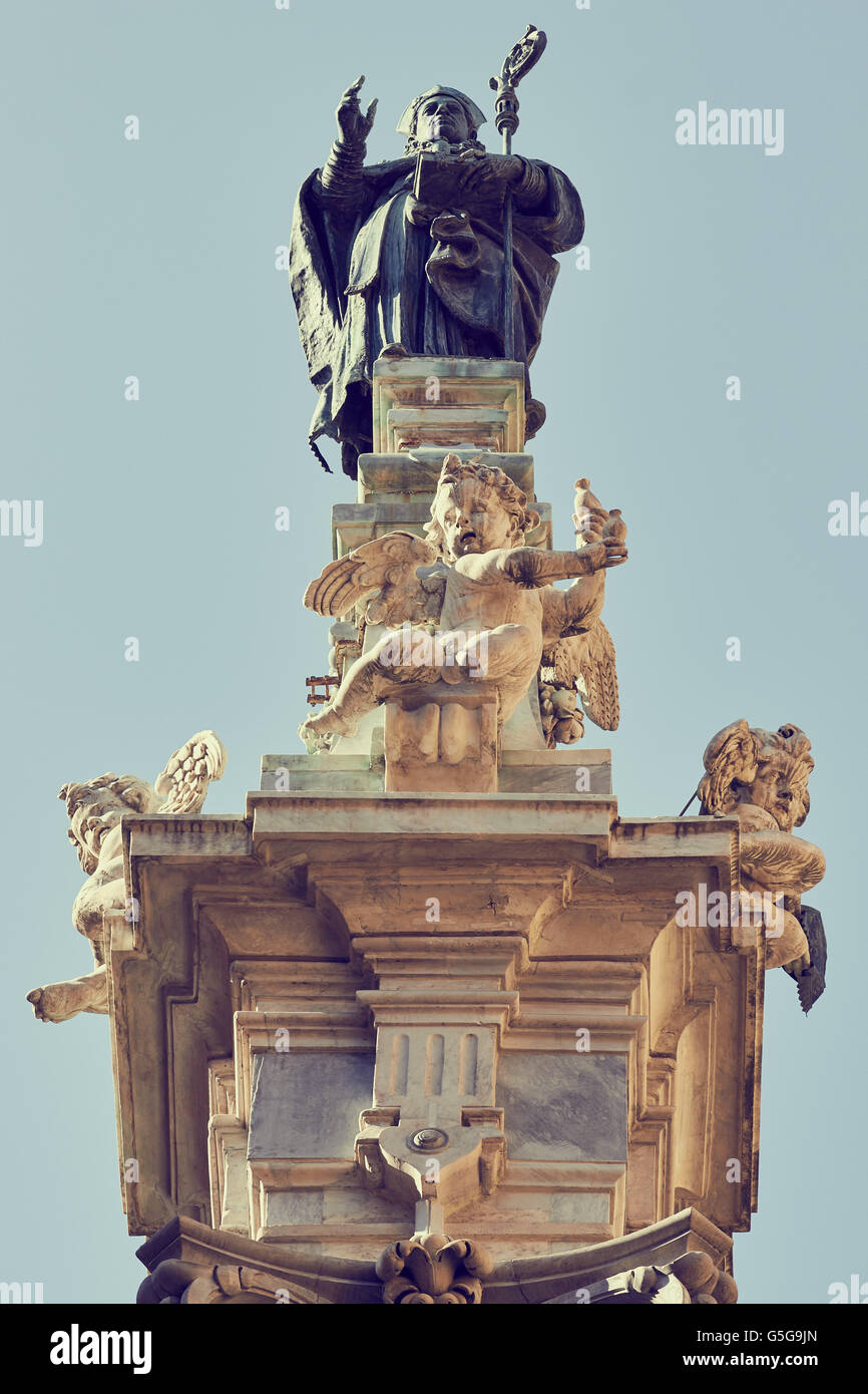 Obelisco decorativo di San Gennaro (il santo patrono di Napoli) Piazza ...