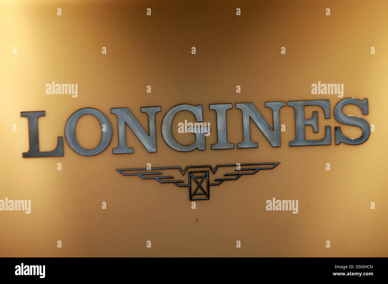Longines logo immagini e fotografie stock ad alta risoluzione - Alamy