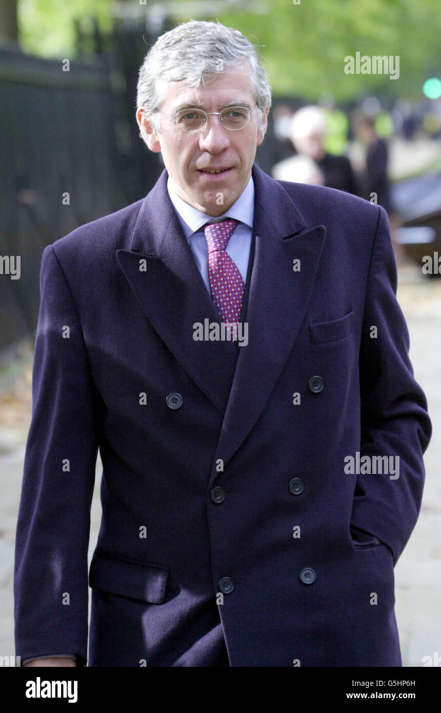 Il segretario agli esteri jack straw arriva il memorial service sir ...