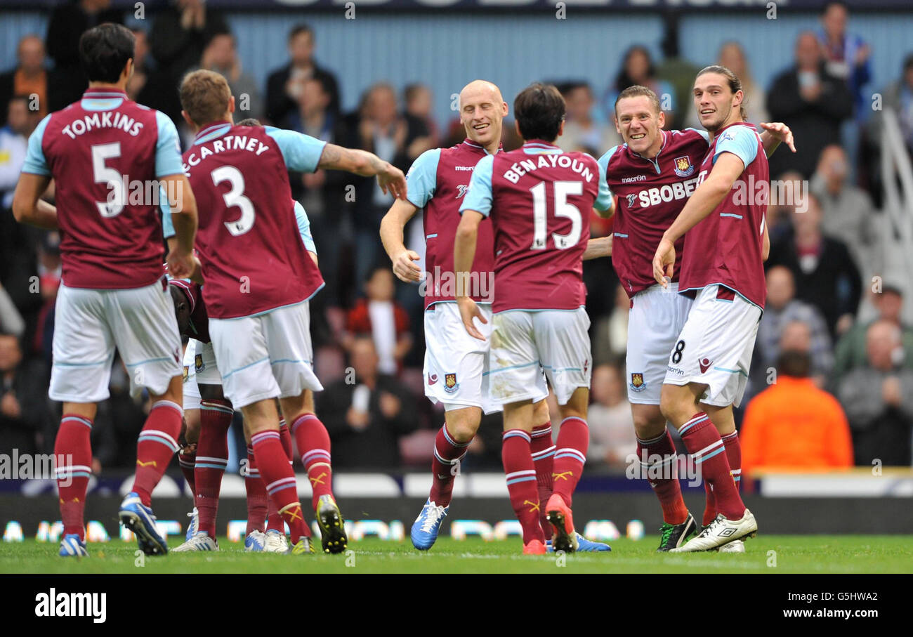 Kevin Nolan (seconda a destra) di West Ham celebra il secondo gol del ...