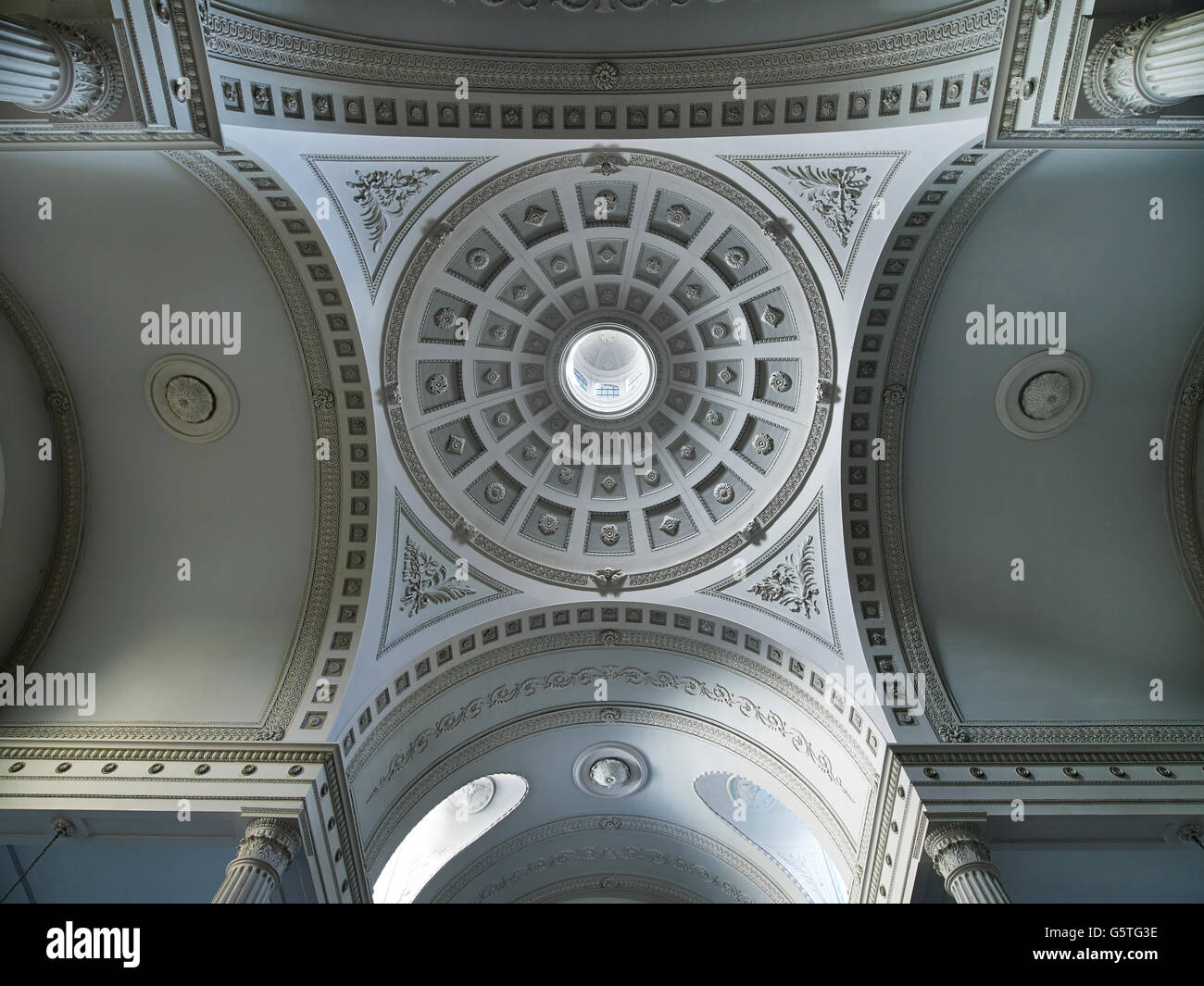 Chiesa di collina immagini e fotografie stock ad alta risoluzione - Alamy