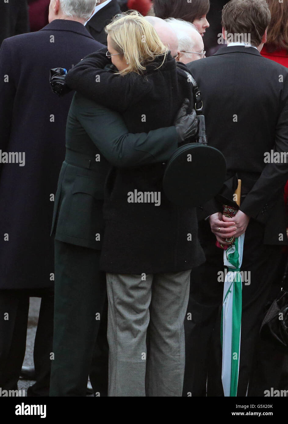 Funerale constable philippa reynolds mossley chiesa metodista immagini ...