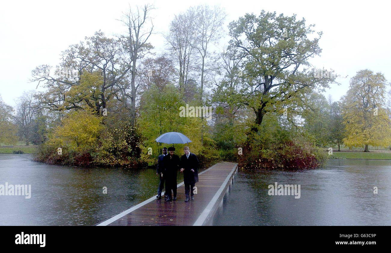 Princess diana planting tree immagini e fotografie stock ad alta ...
