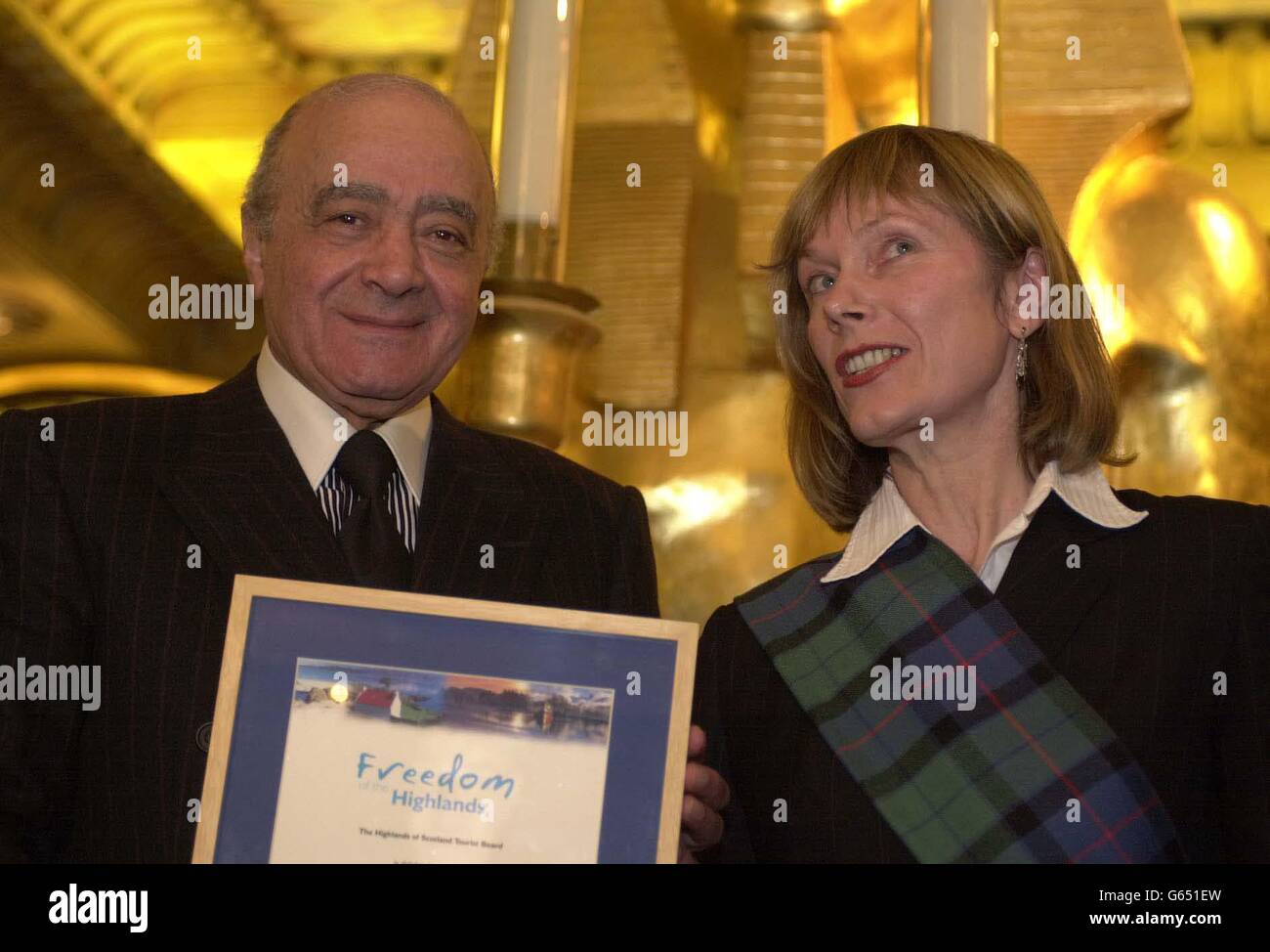 Il presidente di Harrods Mohamed al Fayed accetta un certificato ...