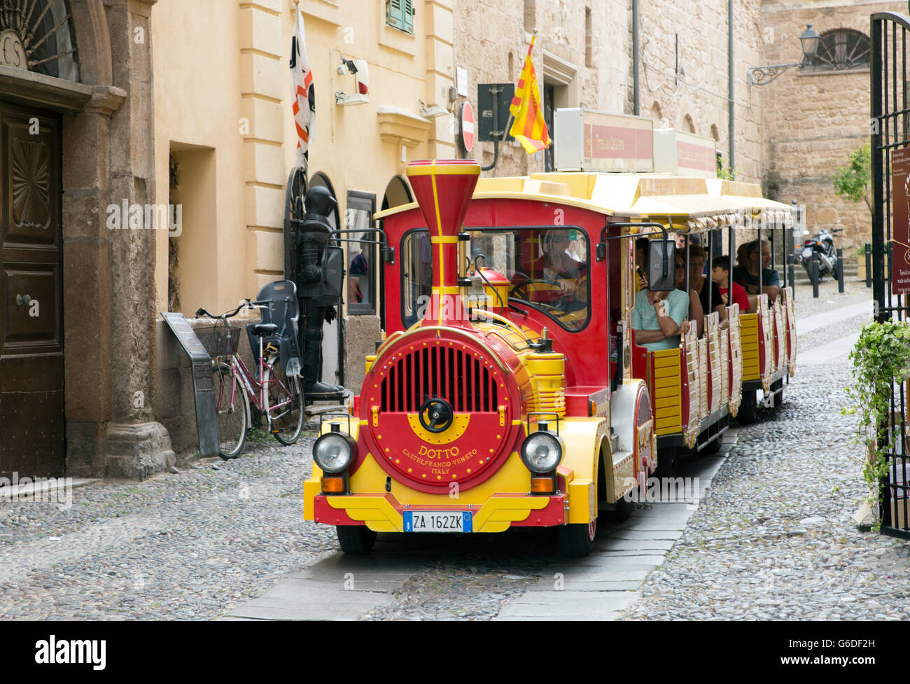 Tour in treno turistico immagini e fotografie stock ad alta risoluzione ...