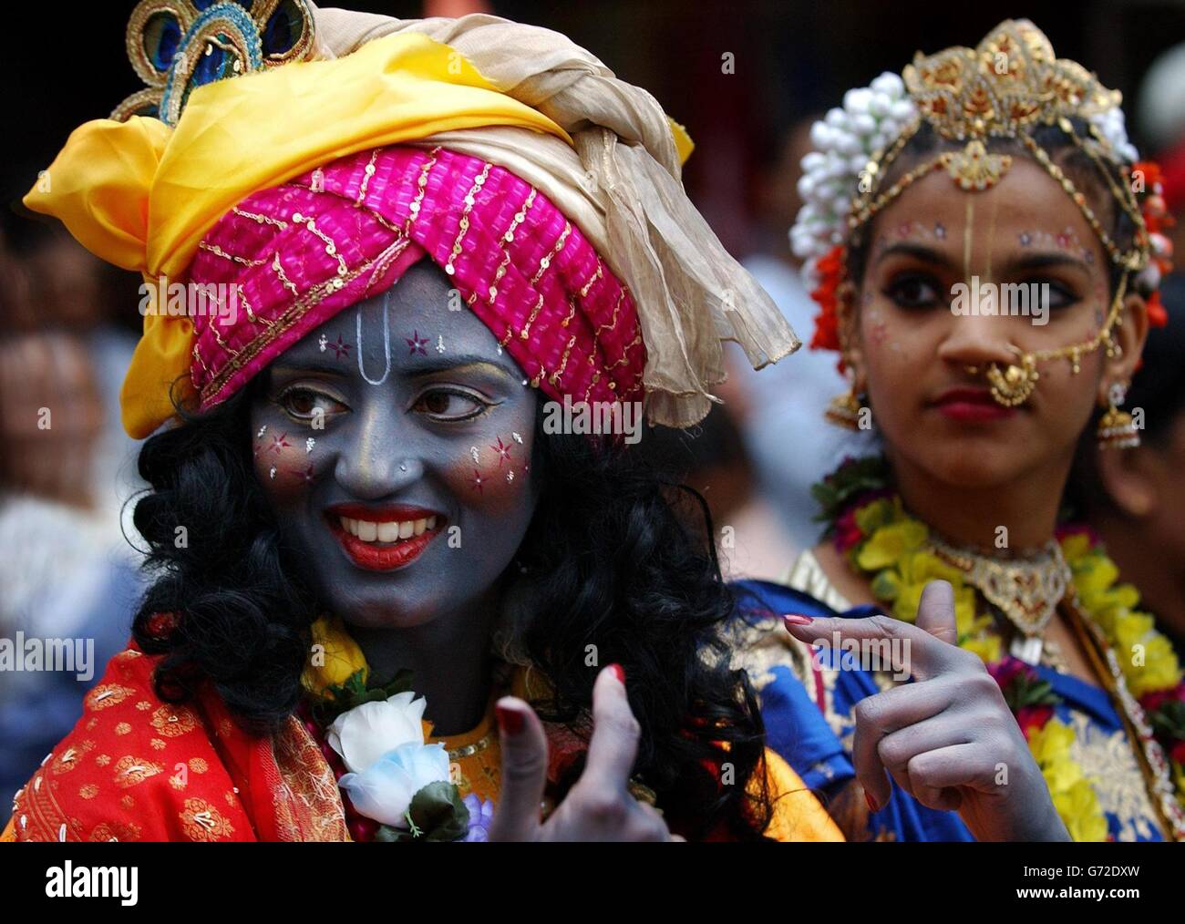 Krishna devotees immagini e fotografie stock ad alta risoluzione - Alamy