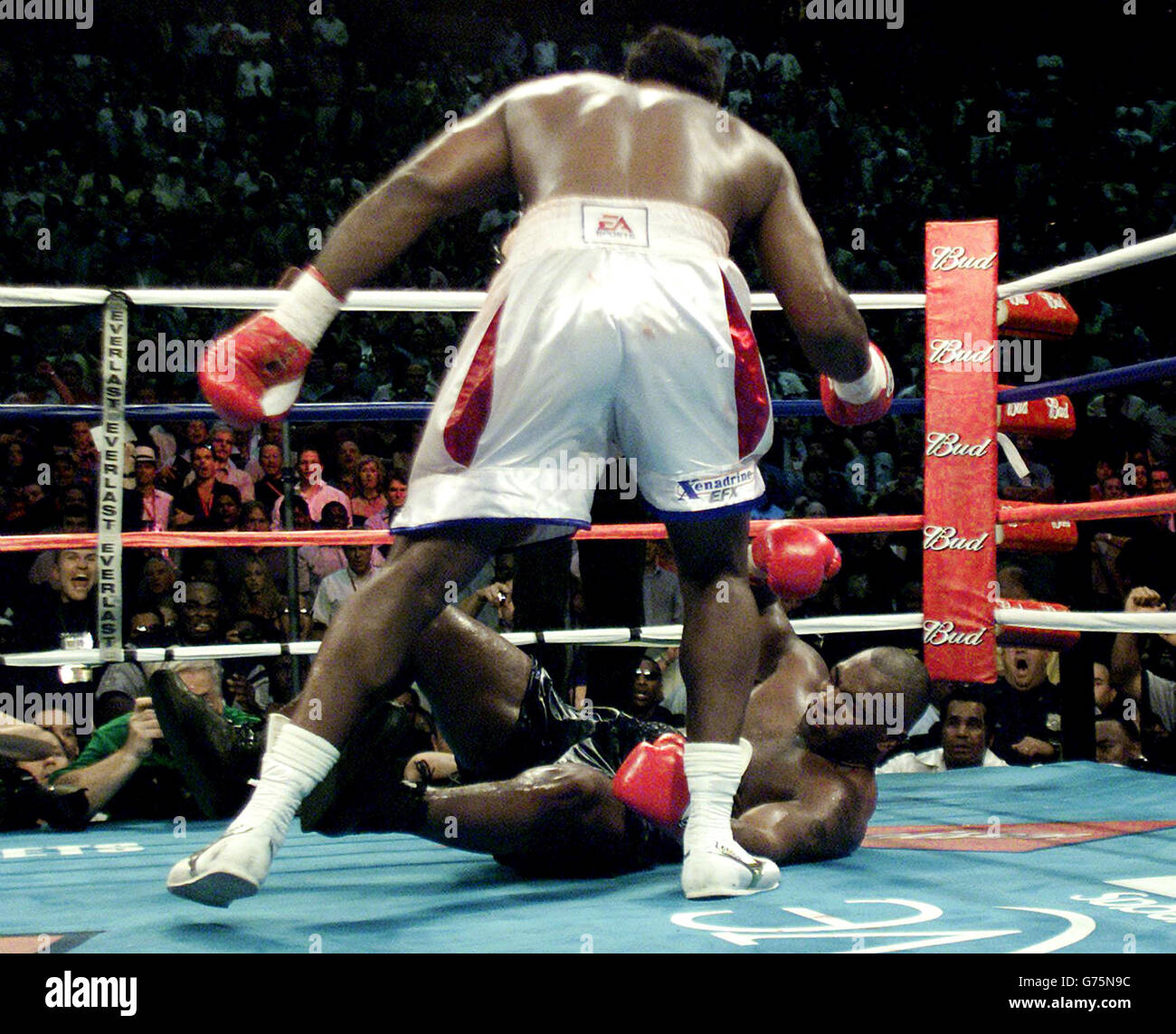 Heavyweight mike tyson lennox lewis immagini e fotografie stock ad alta ...