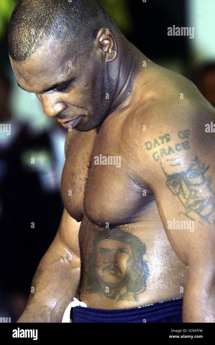 Heavyweight boxer mike tyson boxing immagini e fotografie stock ad alta ...