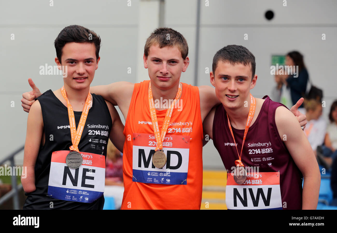 Cerimonia di medaglia per il salto in lungo ambulante dei ragazzi ...