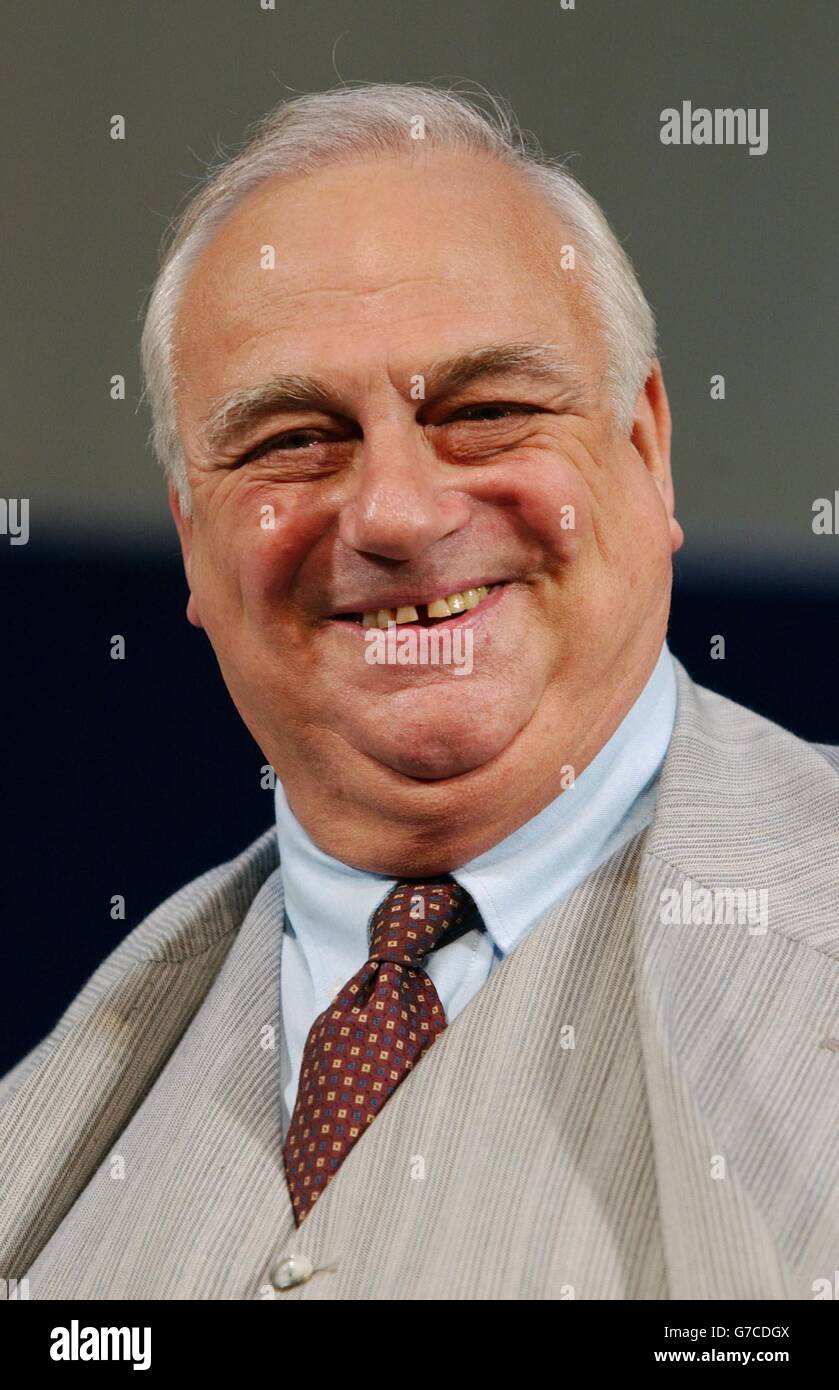 El actor roy hudd como edward mckeever immagini e fotografie stock ad ...