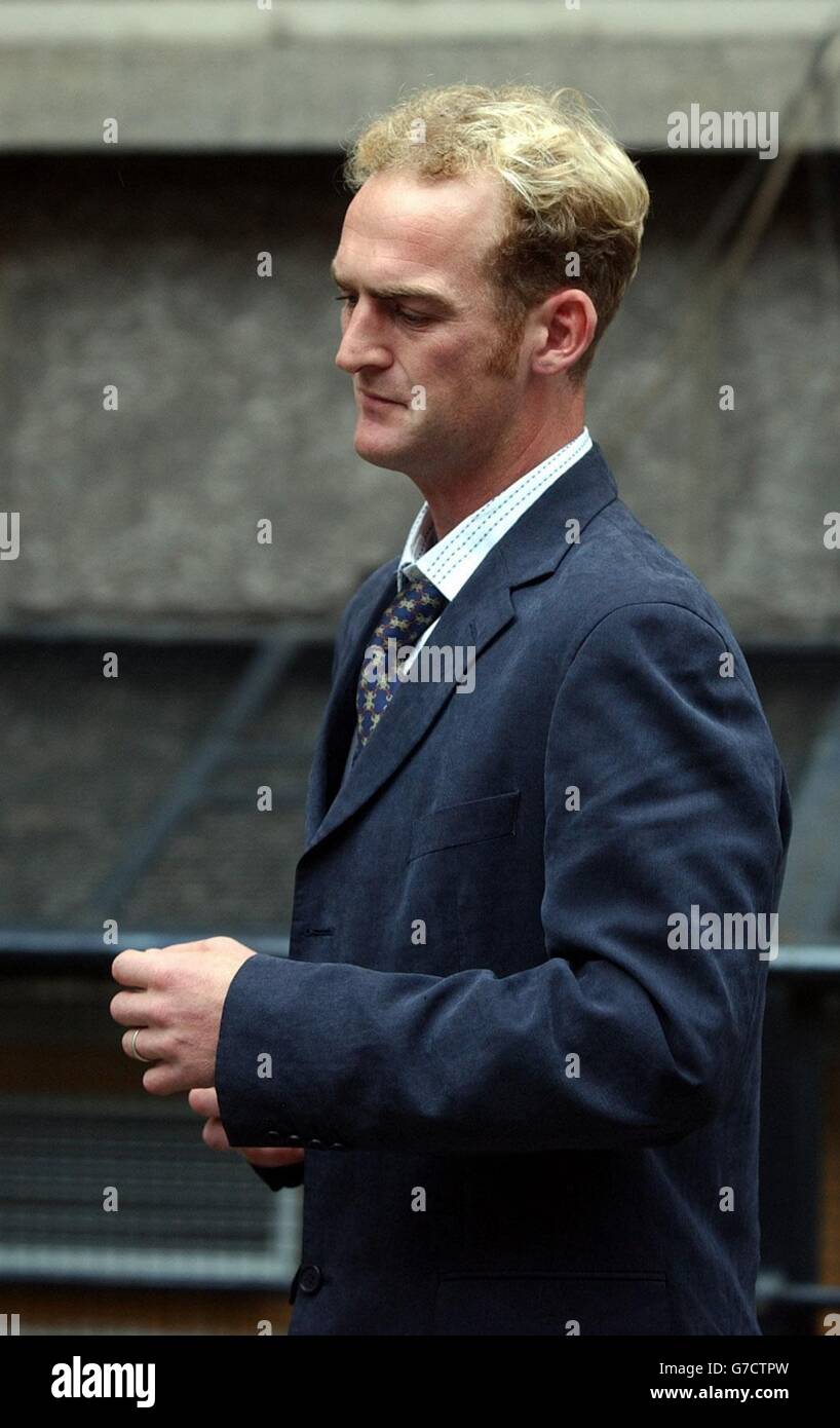 Brett parsons glastonbury lascia il tower bridge magistrates court di ...