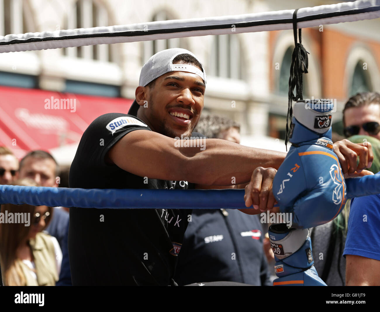 Boxer kevin mitchell durante un allenamento mediatico al covent garden ...