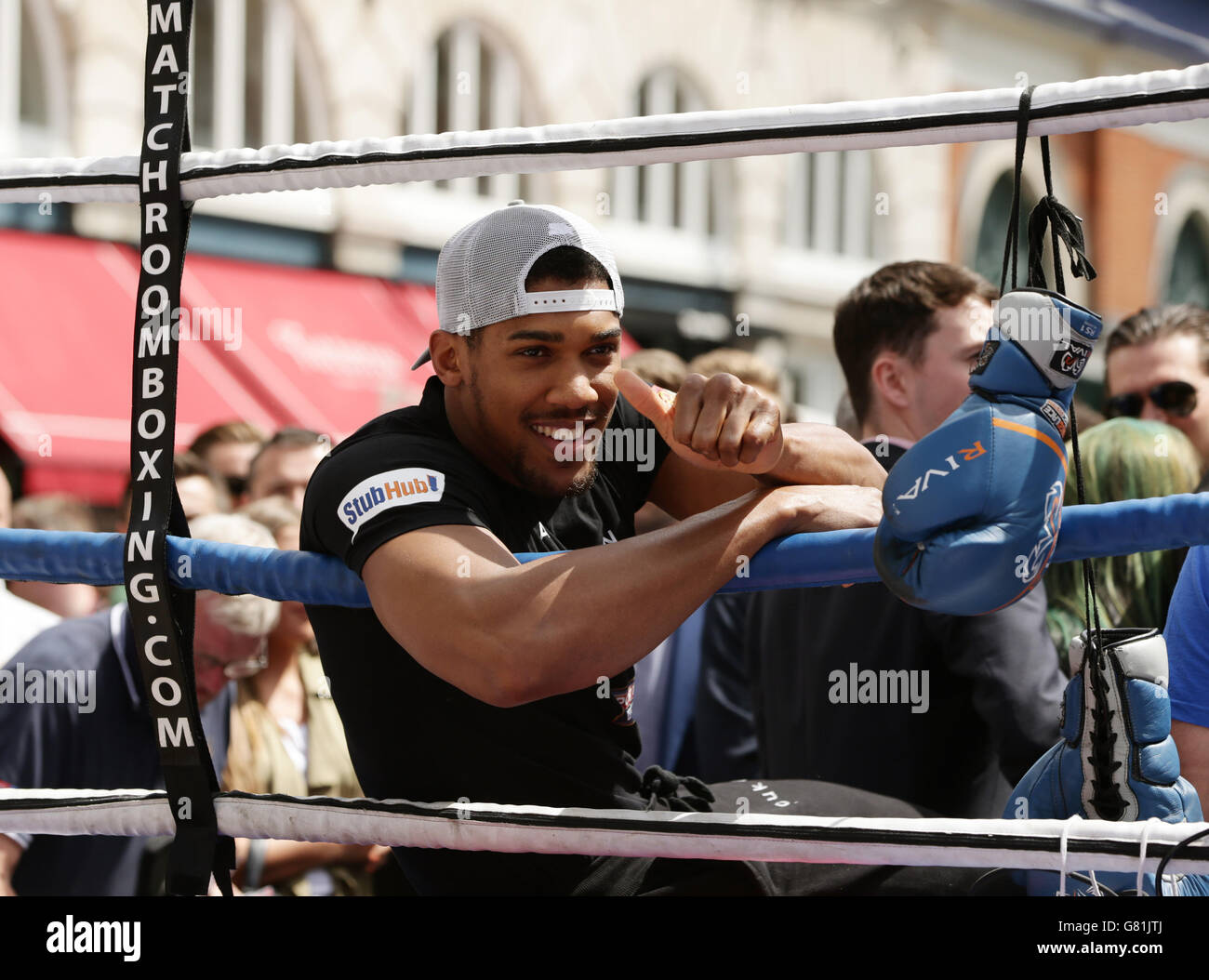 Boxer kevin mitchell durante un allenamento mediatico al covent garden ...