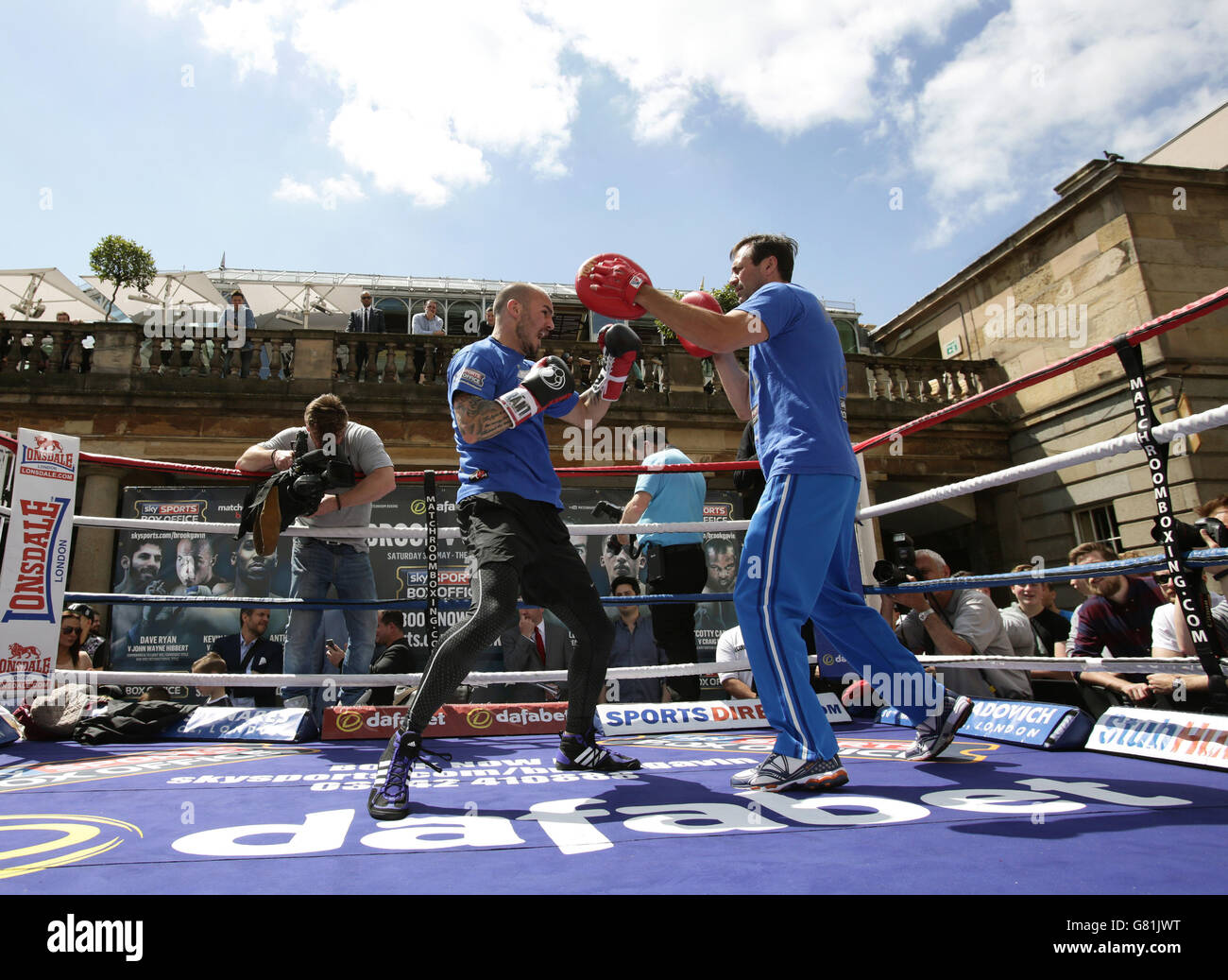 Boxer kevin mitchell durante un allenamento mediatico al covent garden ...