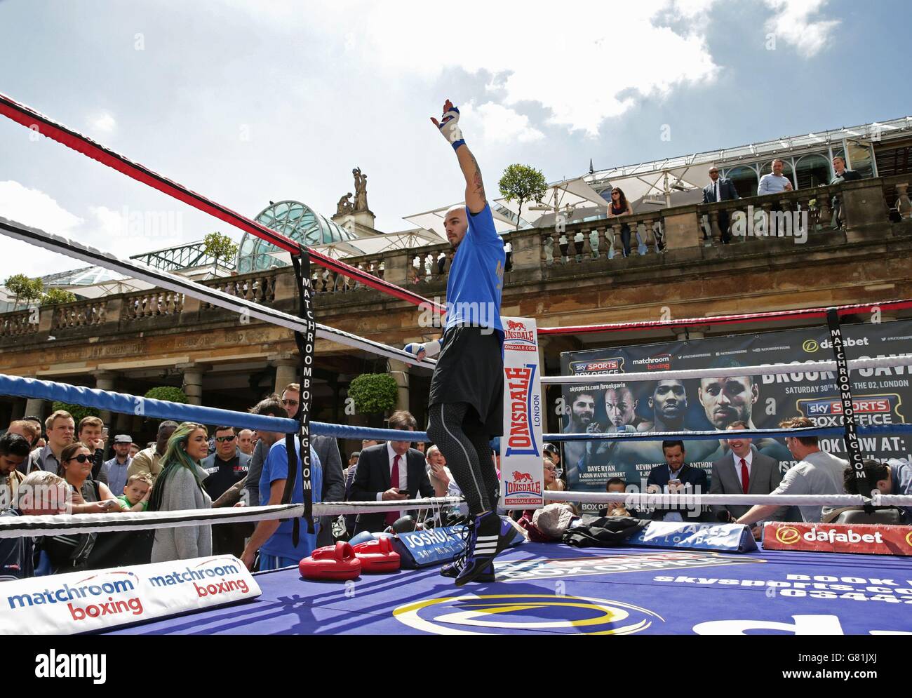 Boxer kevin mitchell durante un allenamento mediatico al covent garden ...